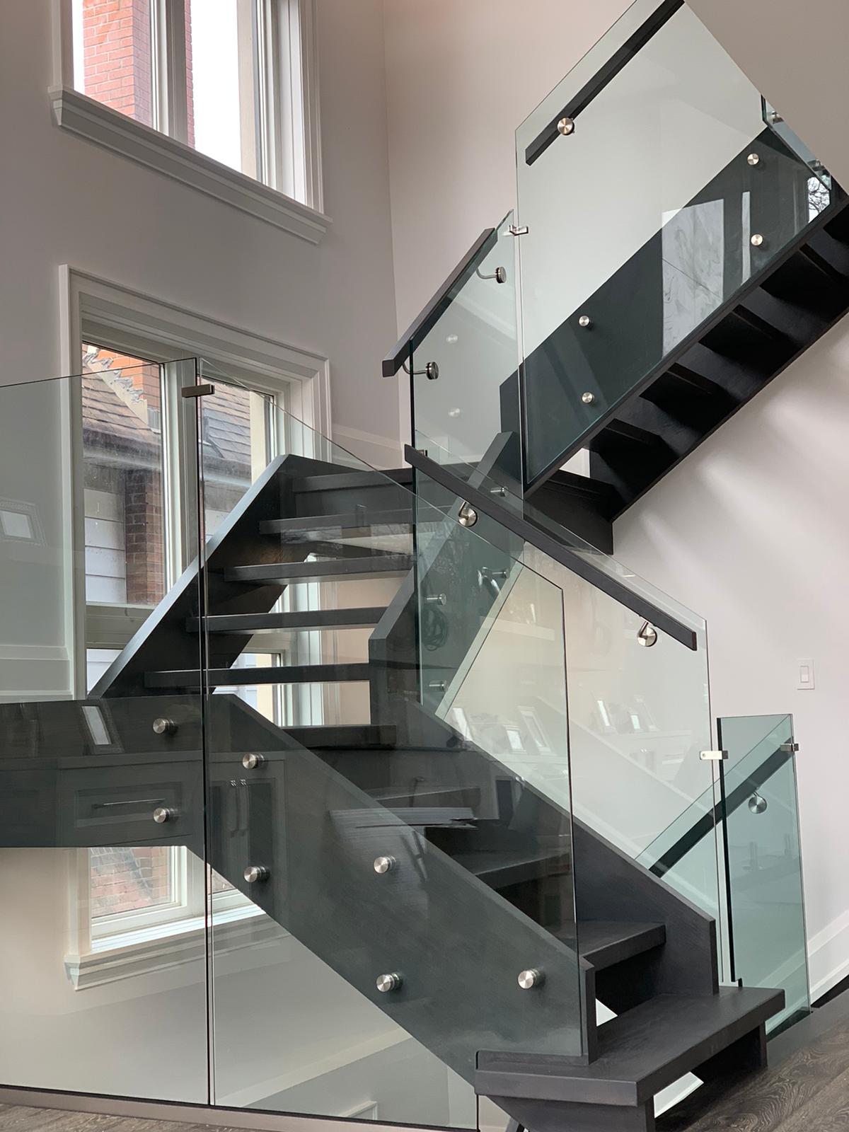Choosing the Right Glass Railing System